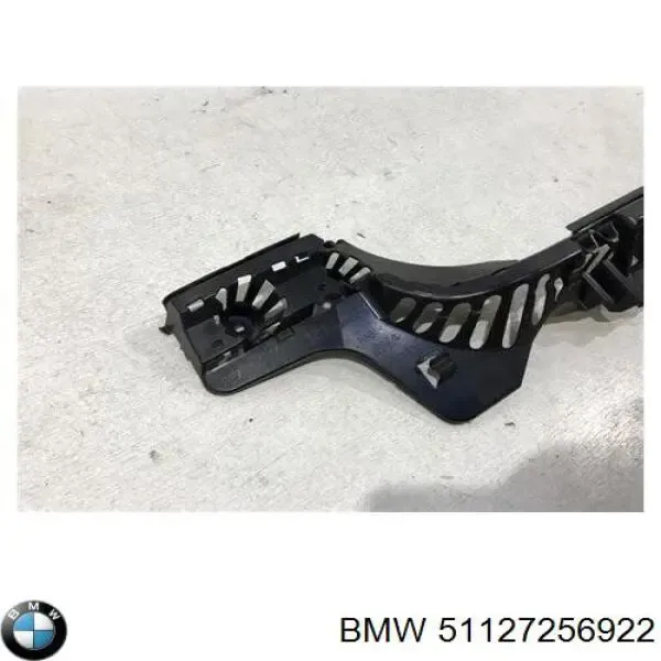 51127256922 BMW Направляющая заднего бампера