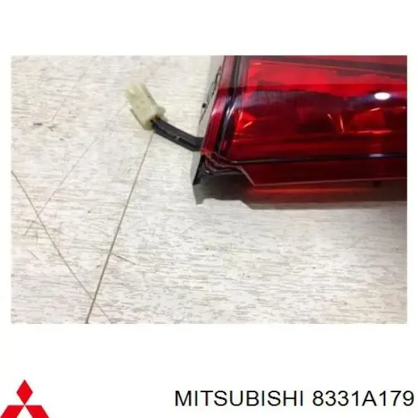 8331A179 Mitsubishi Фонарь задний левый внутренний