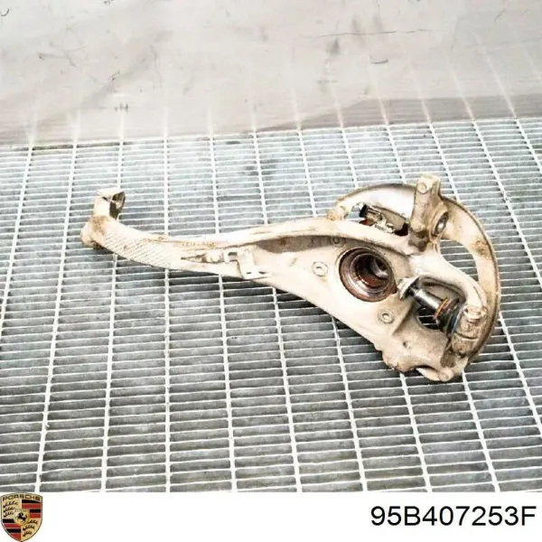 95B407253F Porsche Цапфа (поворотный кулак) передний левый