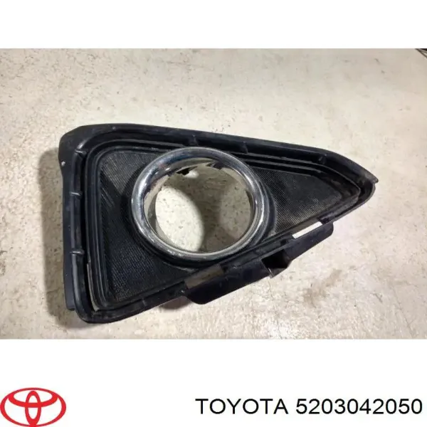 5203042050 Toyota Фара противотуманная правая