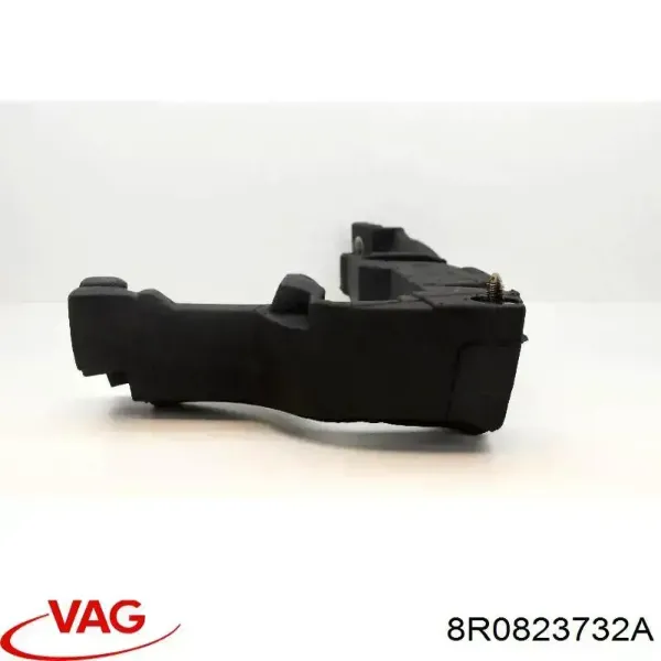 8R0823732A VAG Уплотнитель капота