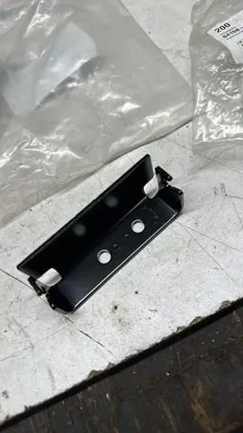 64158J9000 Hyundai/Kia Кронштейн ручки открывания капота