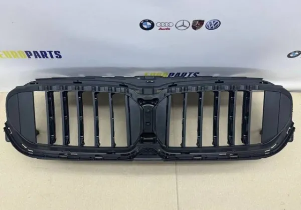 51745A218F3 BMW решетка радиатора