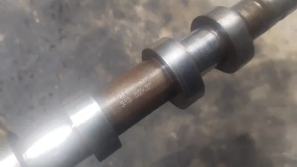 7700108609 Renault (RVI) Распредвал двигателя впускной