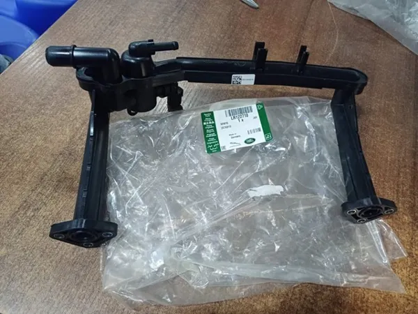 LR122710 Land Rover Шланг (патрубок) системы охлаждения