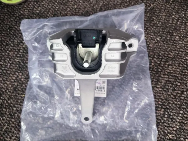 21810F3100 Hyundai/Kia Подушка (опора) двигателя правая