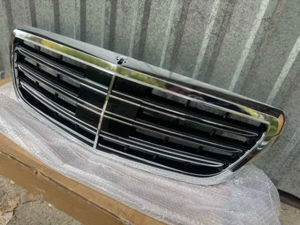 2228880051 Mercedes решетка радиатора