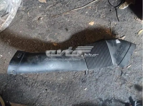 13718514007 BMW Патрубок воздушный, вход воздушного фильтра