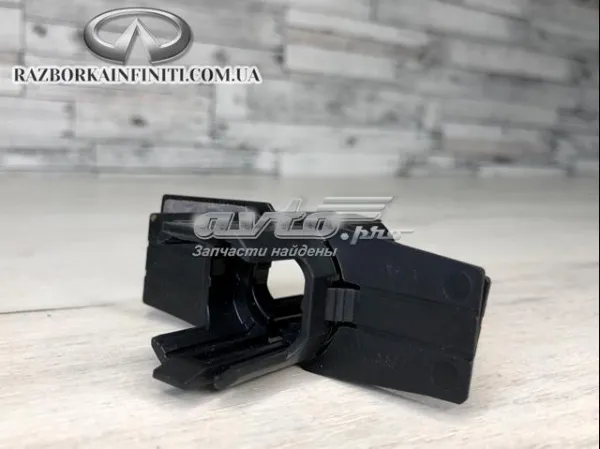 285335ZA0A Nissan/Infiniti Кронштейн датчика парктроника передний боковой