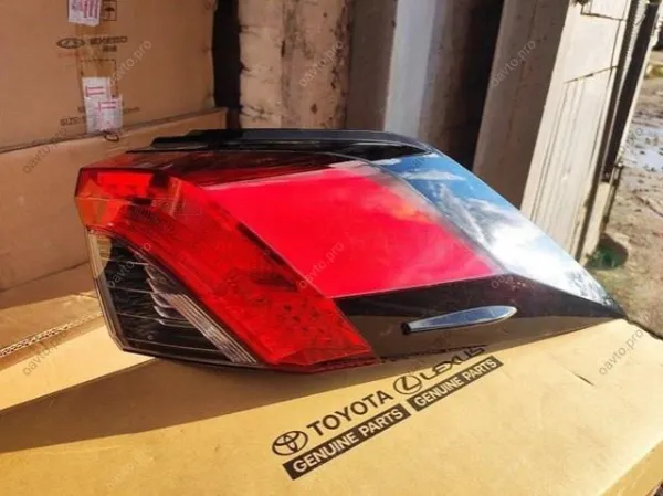8155142230 Toyota Фонарь задний правый внешний