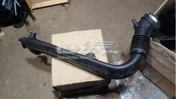 68211695AB Chrysler Патрубок воздушный, выход воздушного фильтра