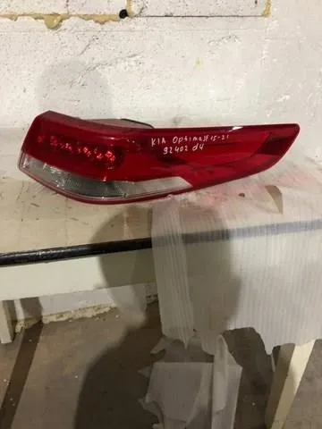 92402D4000 Hyundai/Kia Фонарь задний правый внешний